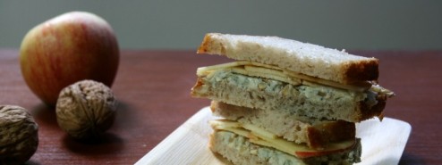 Sandwich Roquefort, noix et pomme